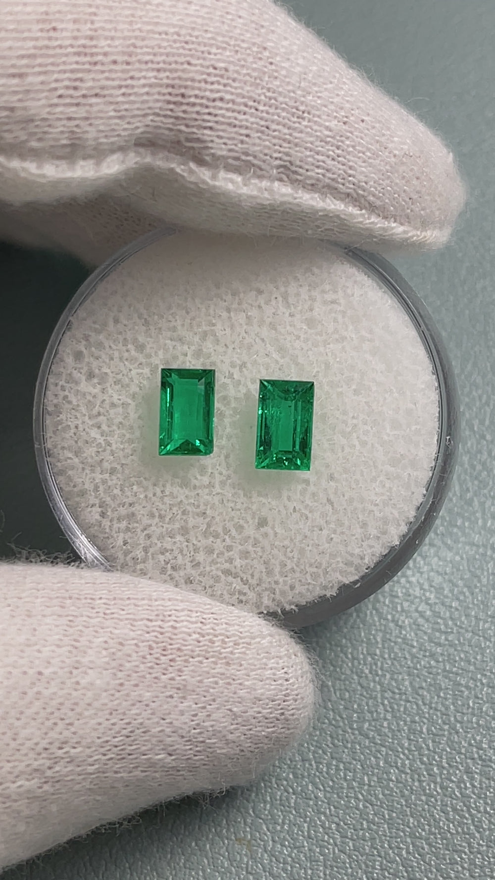 Loose Emerald Pair Matching Sets