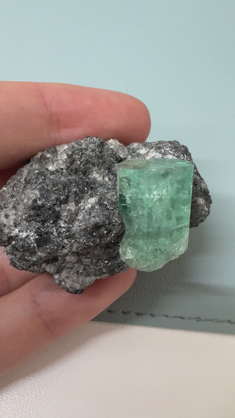 Raw Natural Emerald For Sale | Uncut Rough Emeralds Specimens